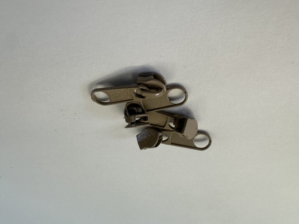 Clearance Beige No3 Zip sliders Bag of 1000 - Livedale Foam & Sundries Ltd